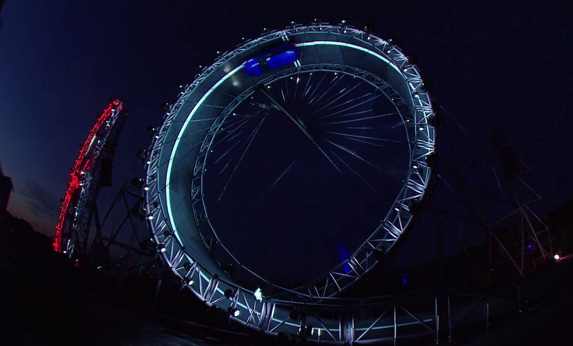 Carro dá looping e bate recorde mundial | Super